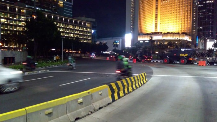 Massa Demo Di Patung Kuda Bubar Lalu Lintas Di Hi Arah Thamrin Dibuka ... Massa Demo Di Patung Kuda Bubar Lalu Lintas Di Hi Arah Thamrin Dibuka ...