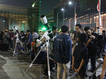 Ratusan Peserta Saksikan Fenomena Astronomi Konjungsi Super Blue Moon ...